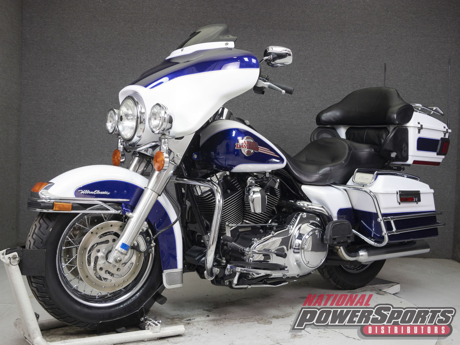 2007 Harley-Davidson® FLHTCU Ultra Classic® Electra Glide® (WHITE GOLD PEARL/DEEP COBALT PEARL ...