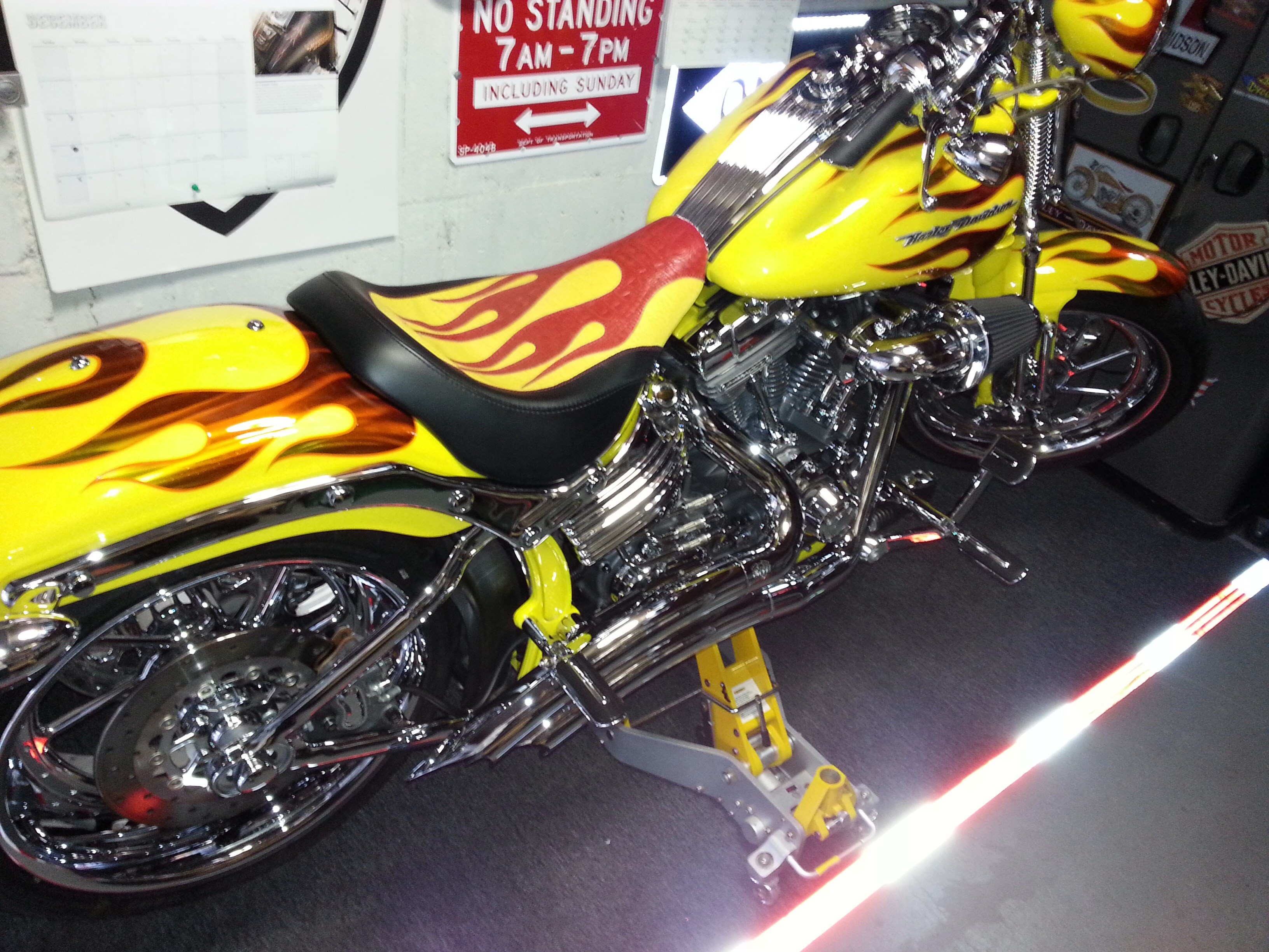 2009 Harley-Davidson® FXSTSSE3 CVO™ Softail® Springer® (Sunrise Yellow ...