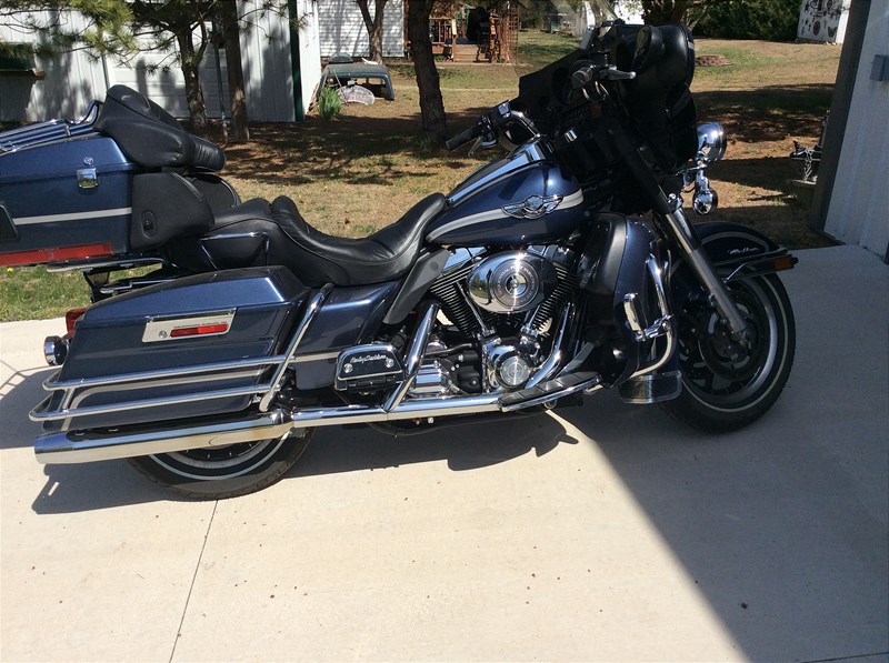2003 Harley-Davidson® FLHTCU/I-ANV Ultra Classic® Electra Glide ...