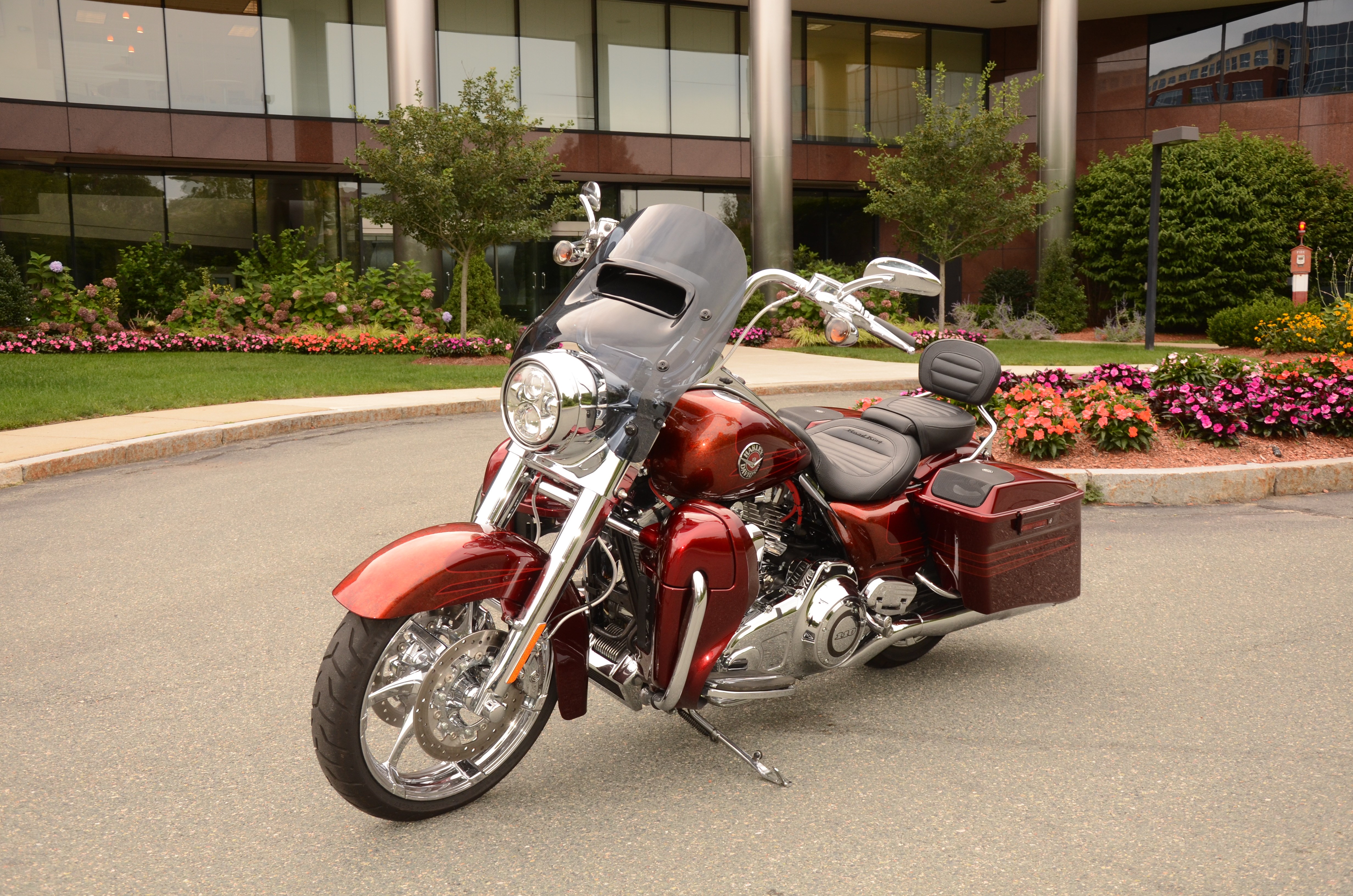 2013 Harley-Davidson® FLHRSE5 CVO™ Road King® (Burgandy Blaze with Hot ...