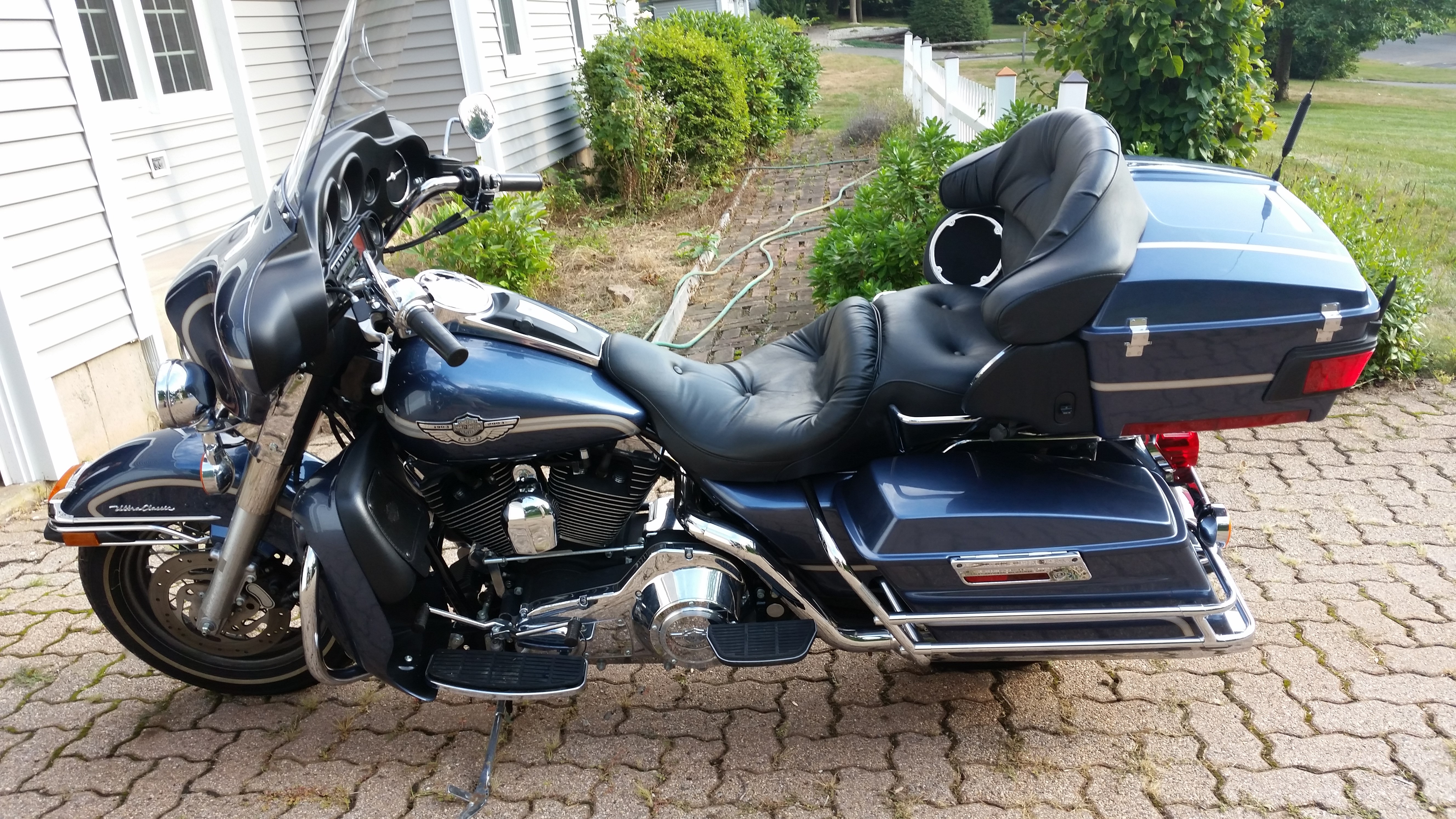 2003 Harley-Davidson® FLHTCU/I-ANV Ultra Classic® Electra Glide ...