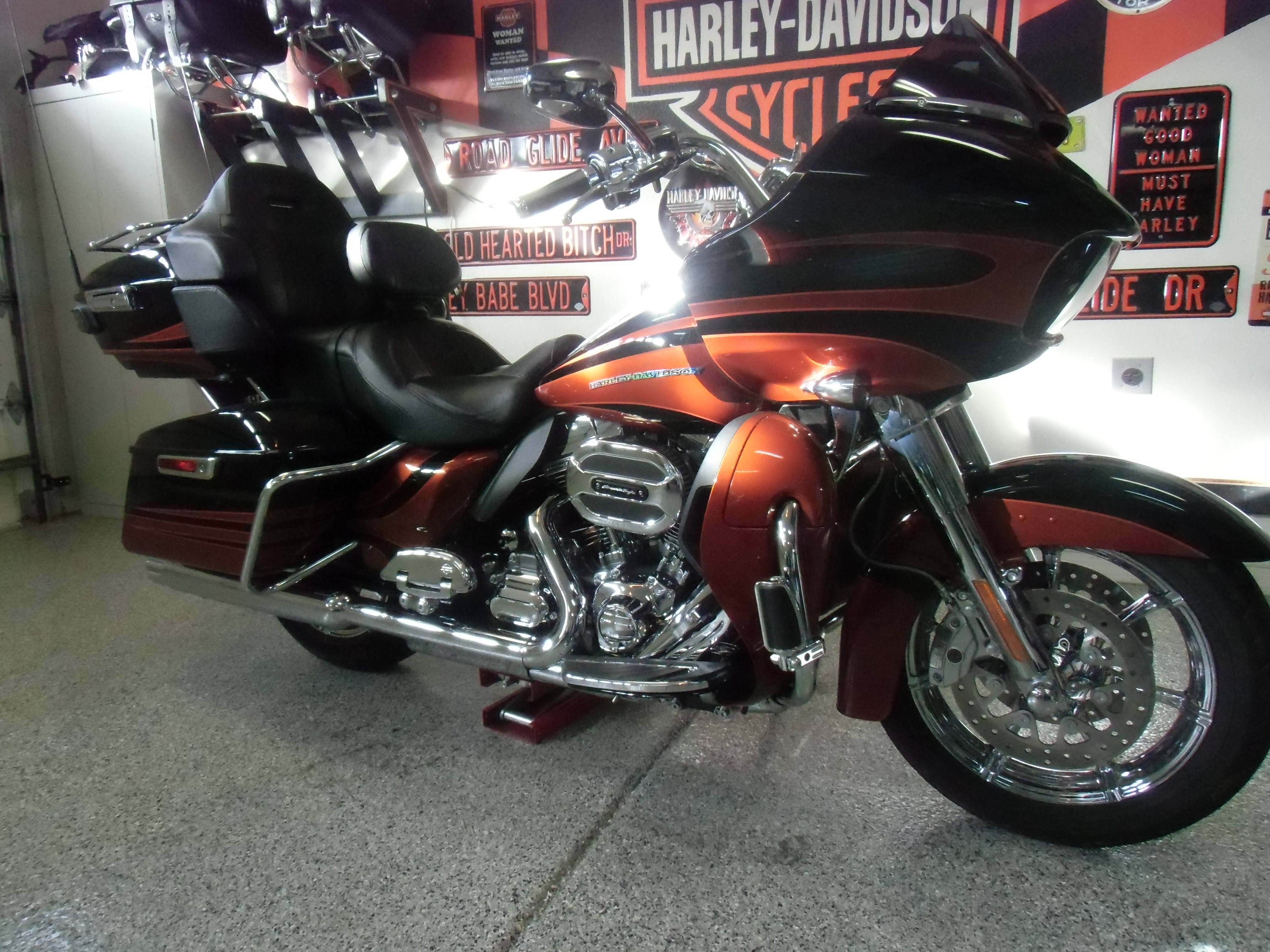 2015 Harley-Davidson® FLTRUSE CVO® Road Glide® Ultra for Sale in ...