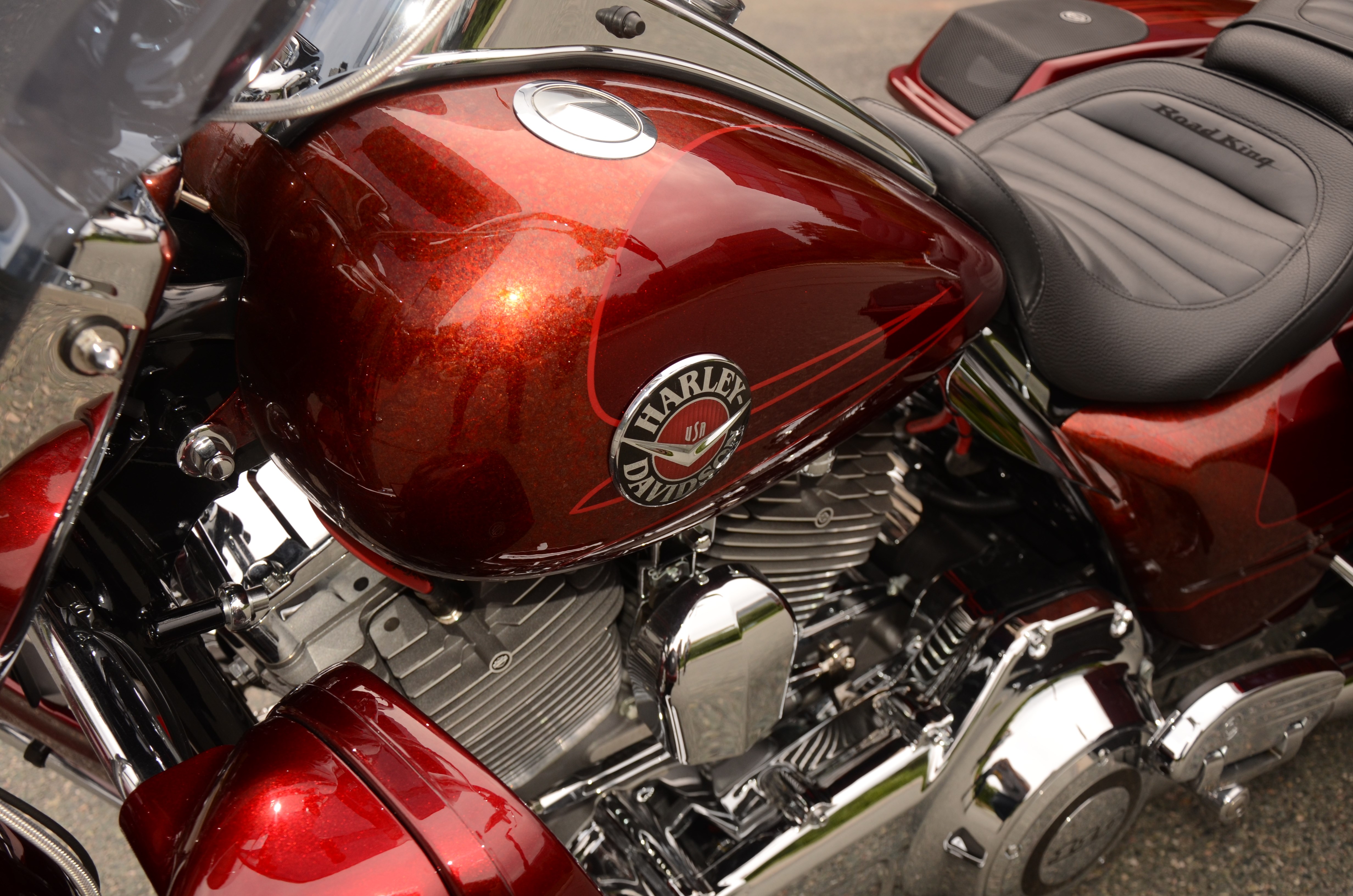 2013 Harley-Davidson® FLHRSE5 CVO™ Road King® (Burgandy Blaze with Hot ...