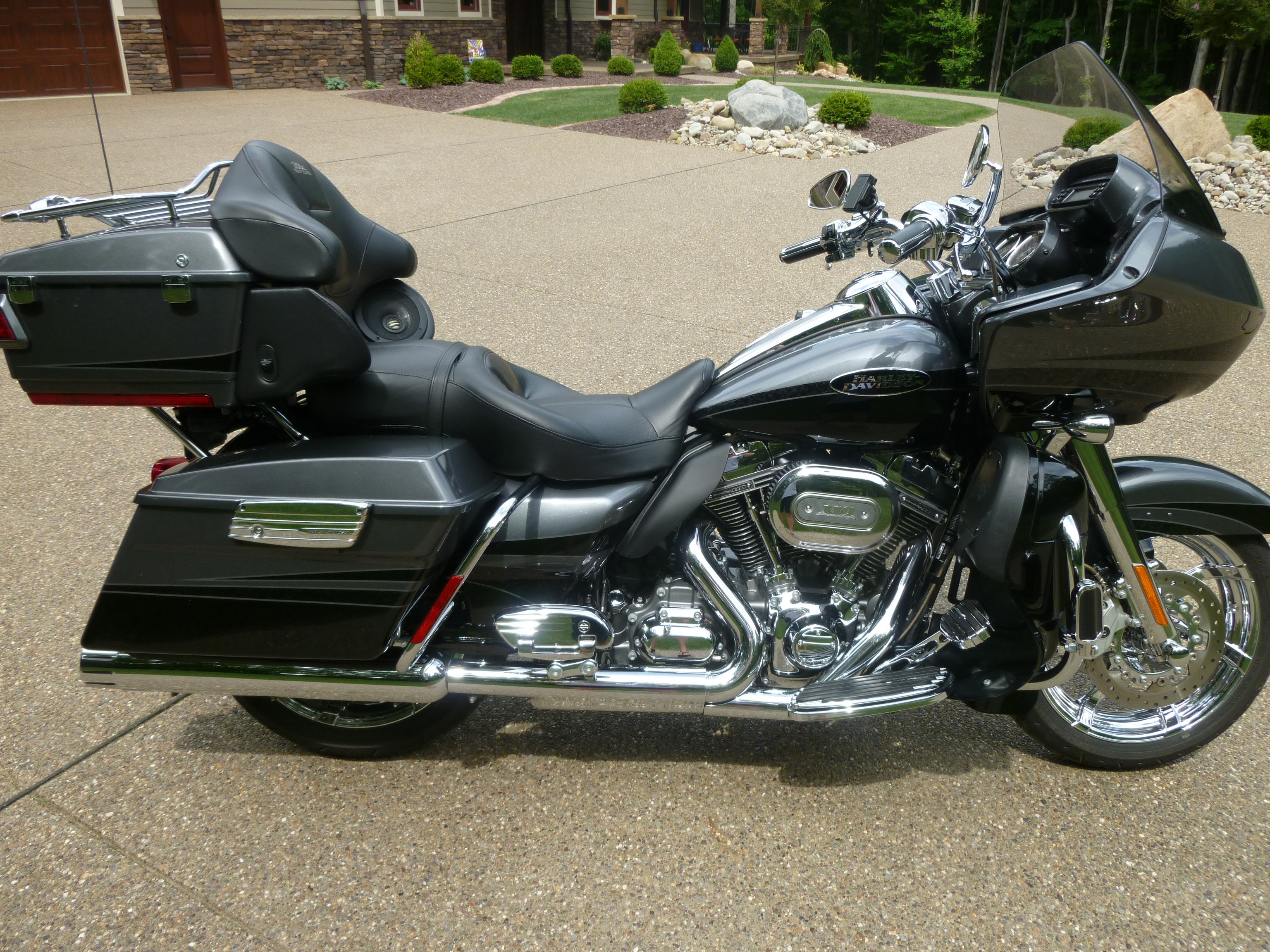 2011 Harley-Davidson® FLTRUSE CVO™ Road Glide® Ultra for Sale in ...