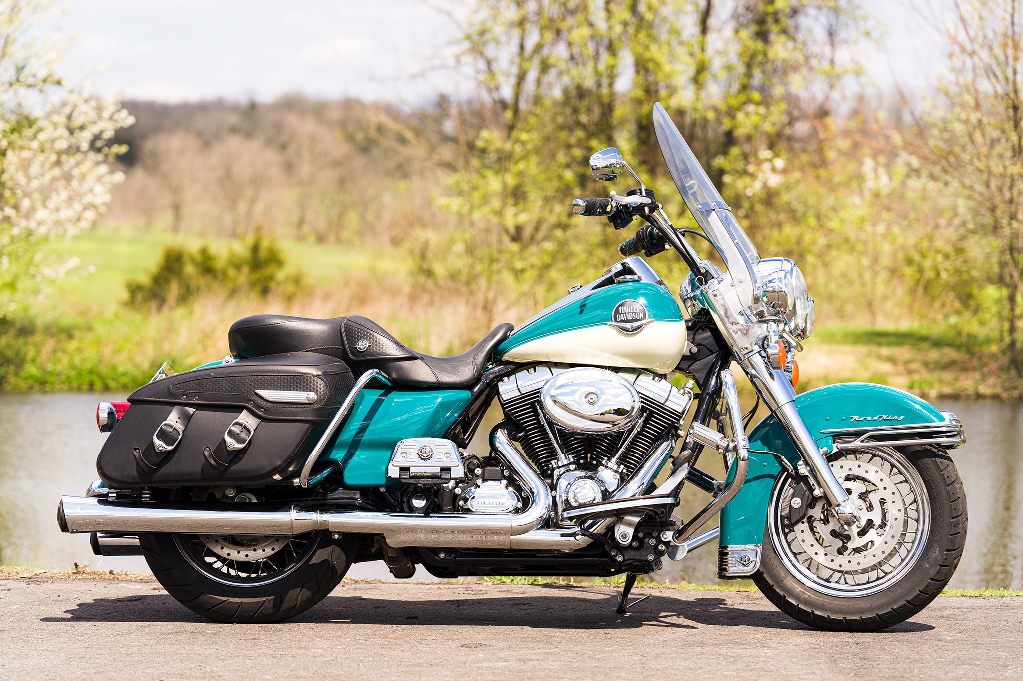 2009 Harley-Davidson® FLHRC Road King® Classic (Two-Tone Deep Turquoise ...