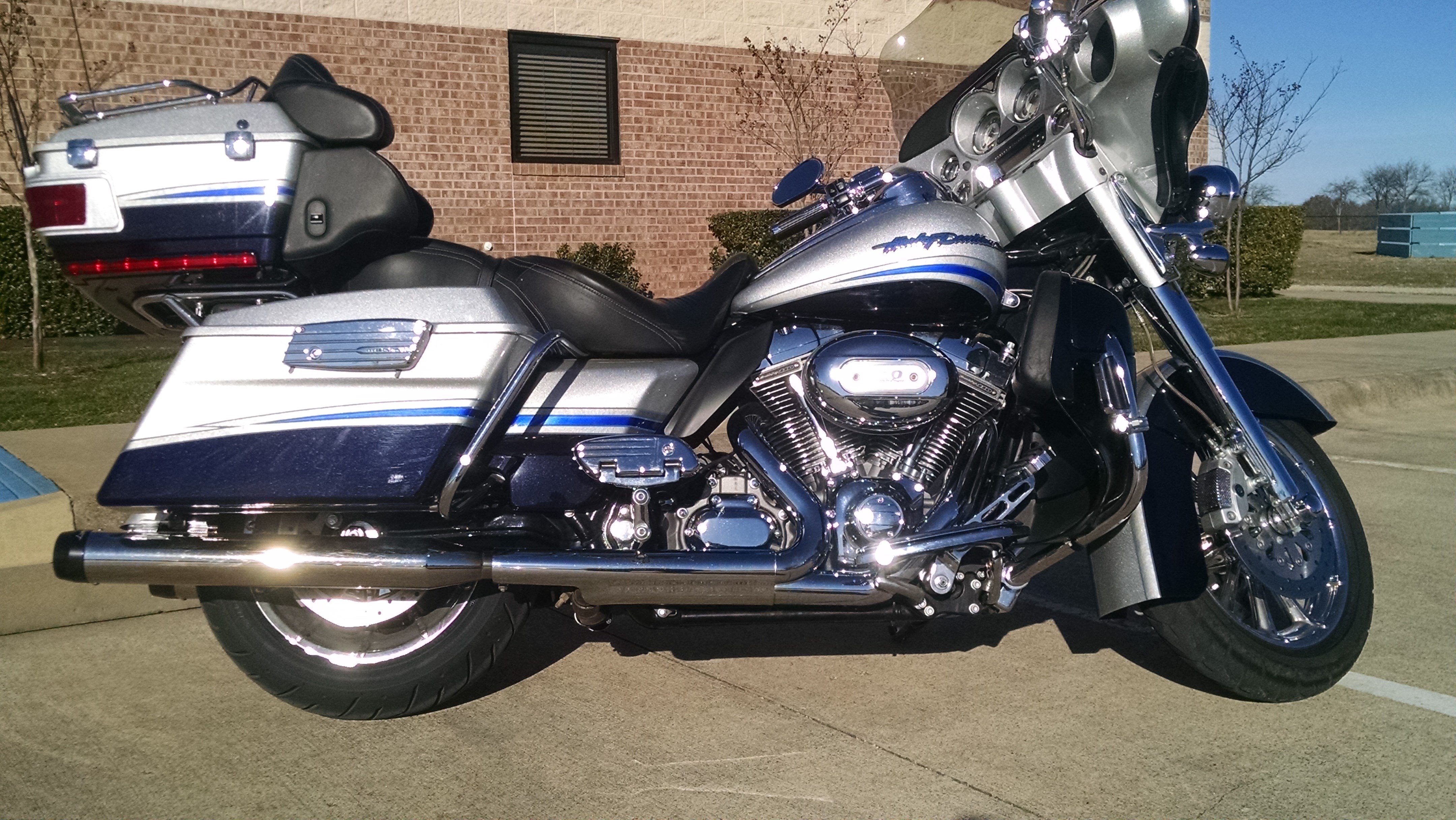 2009 Harley-Davidson® FLHTCUSE4 CVO® Ultra Classic® Electra Glide® for ...