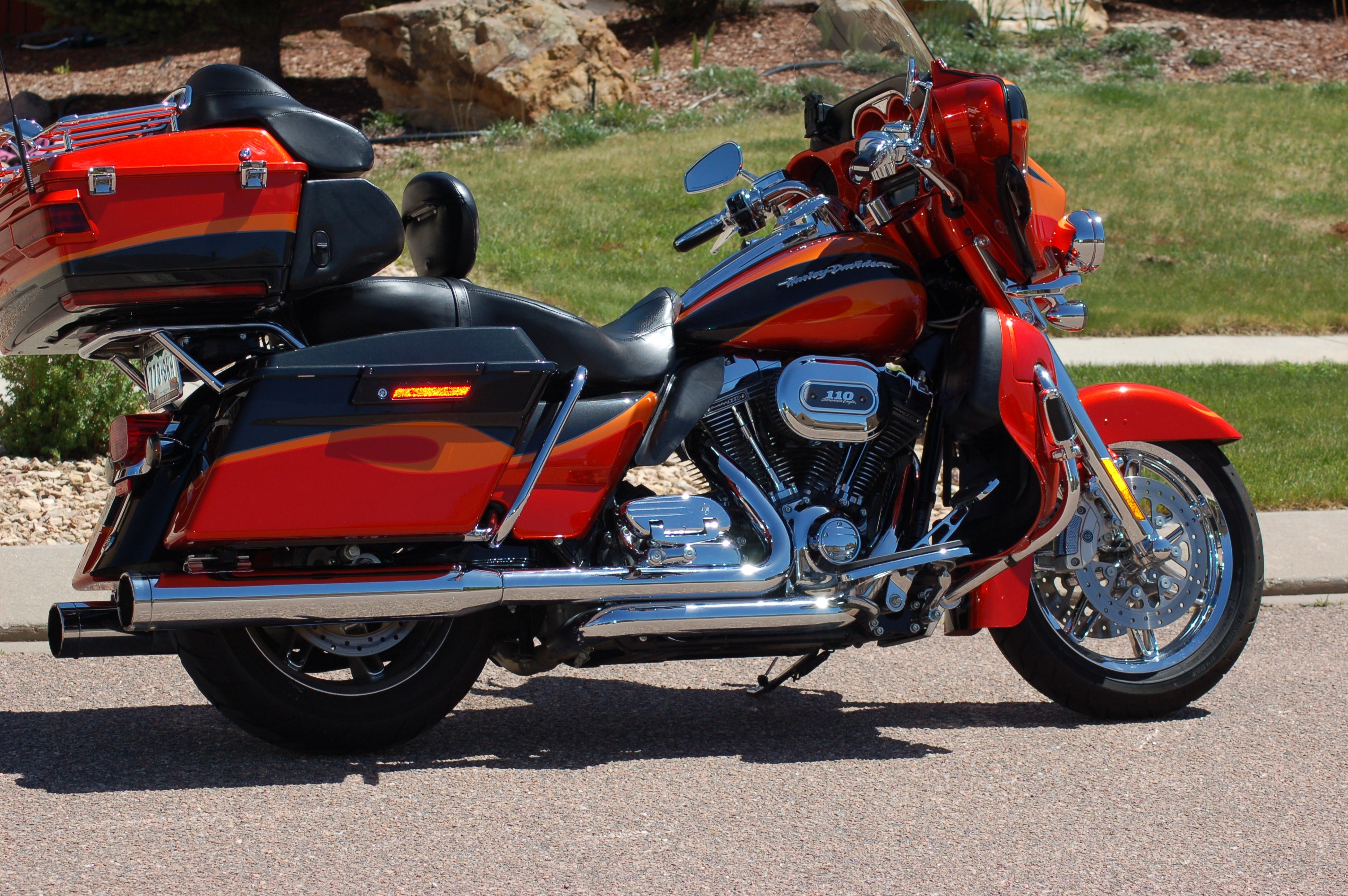 2013 Harley-Davidson® FLHTCUSE8-ANV CVO® Ultra Classic® Electra Glide ...