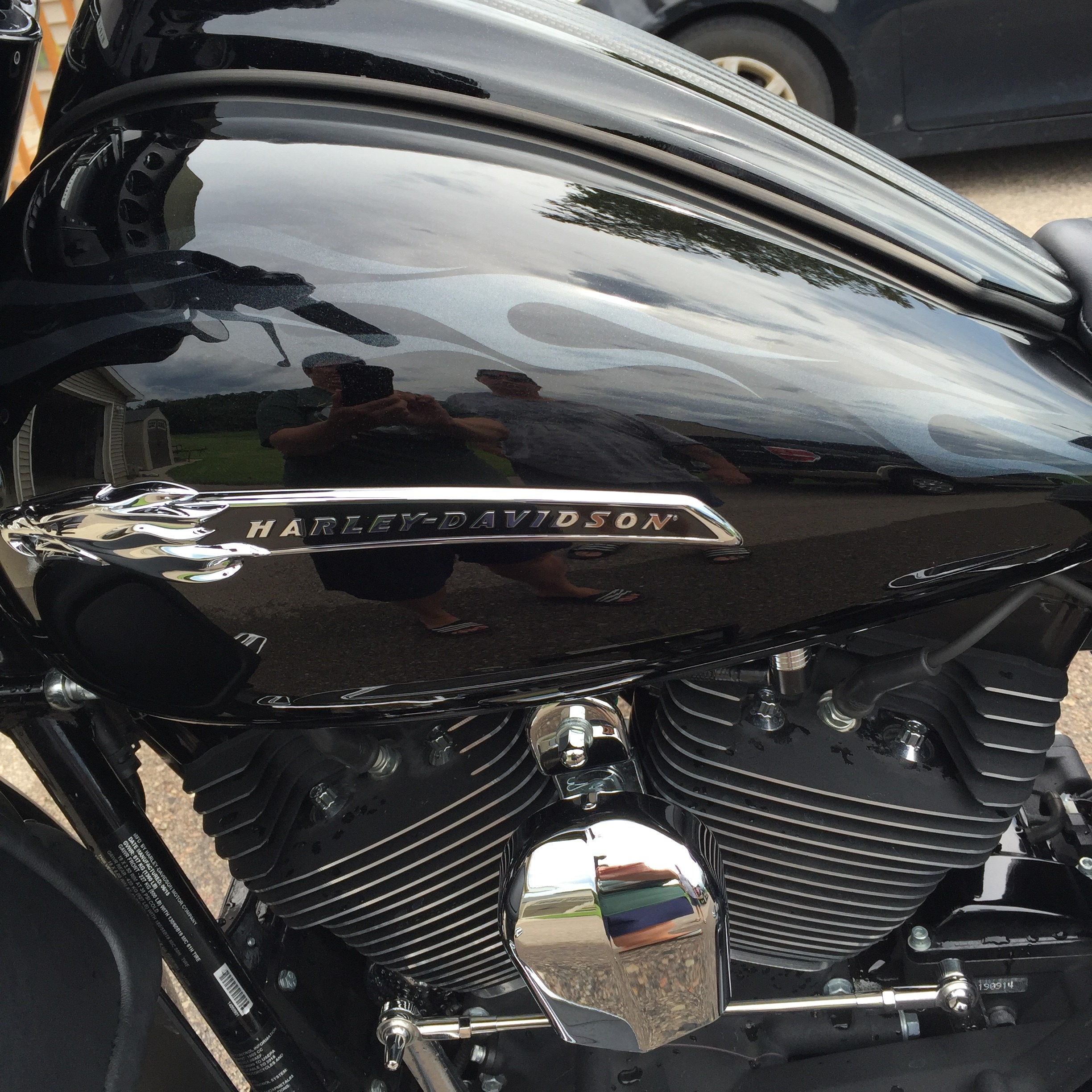 2015 Harley-Davidson® FLHXSE CVO™ Street Glide® (Black metalic with ...