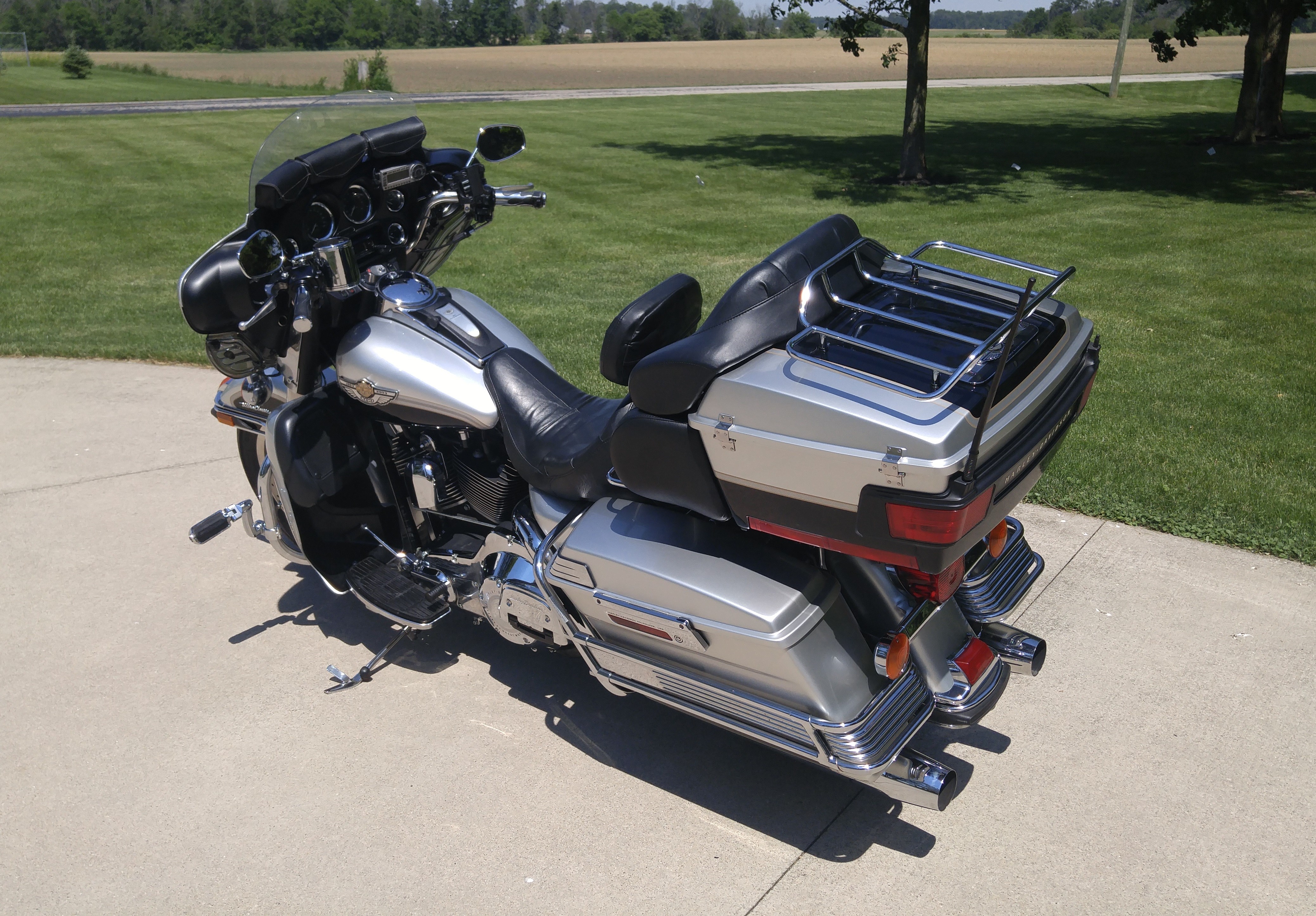 2003 Harley-Davidson® FLHTCU/I-ANV Ultra Classic® Electra Glide ...