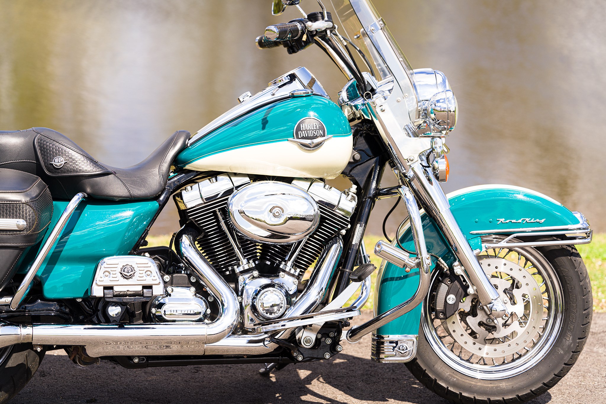 2009 Harley-Davidson® FLHRC Road King® Classic (Two-Tone Deep Turquoise ...