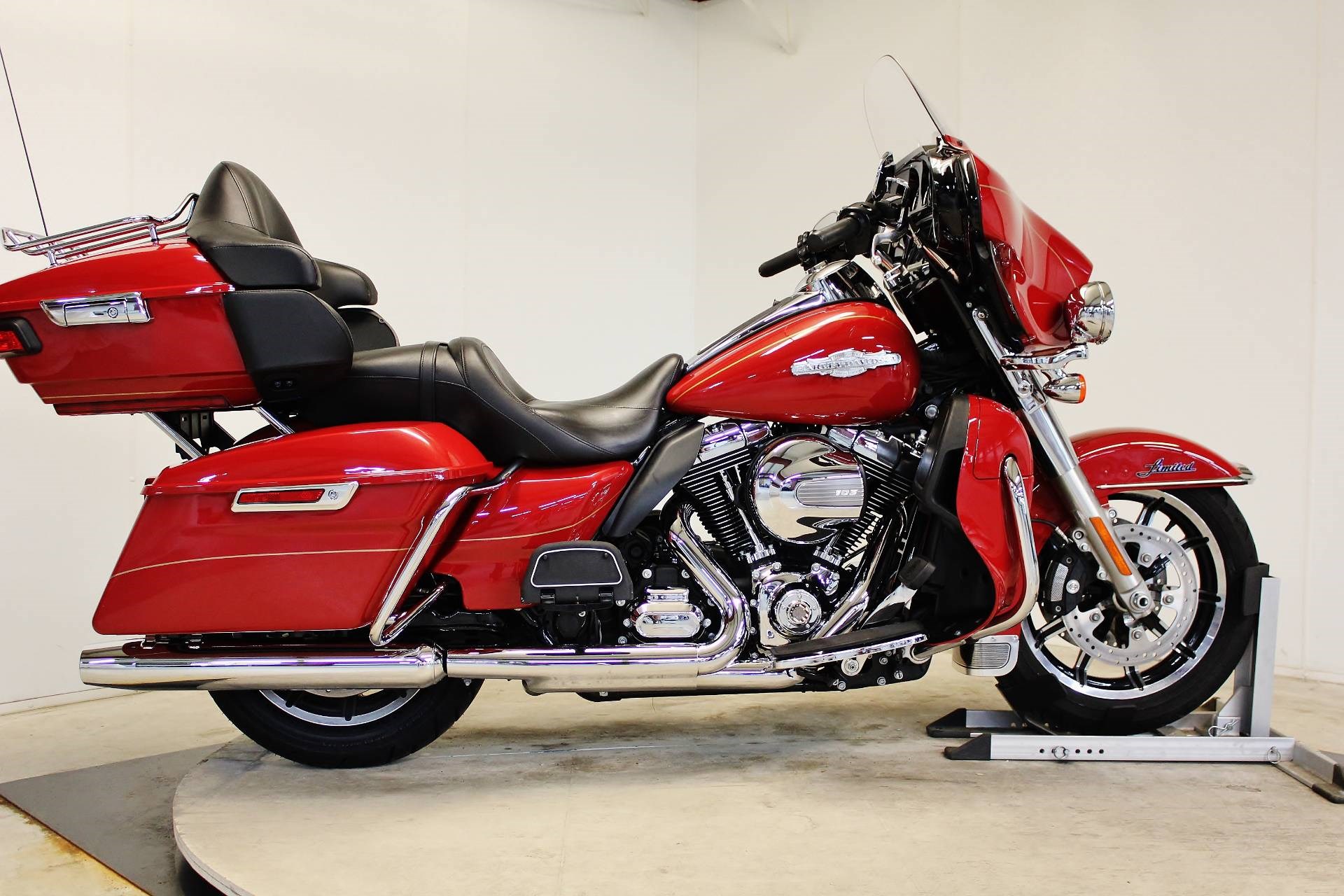 2014 Harley-Davidson® FLHTK Electra Glide® Ultra® Limited (Fire Engine ...