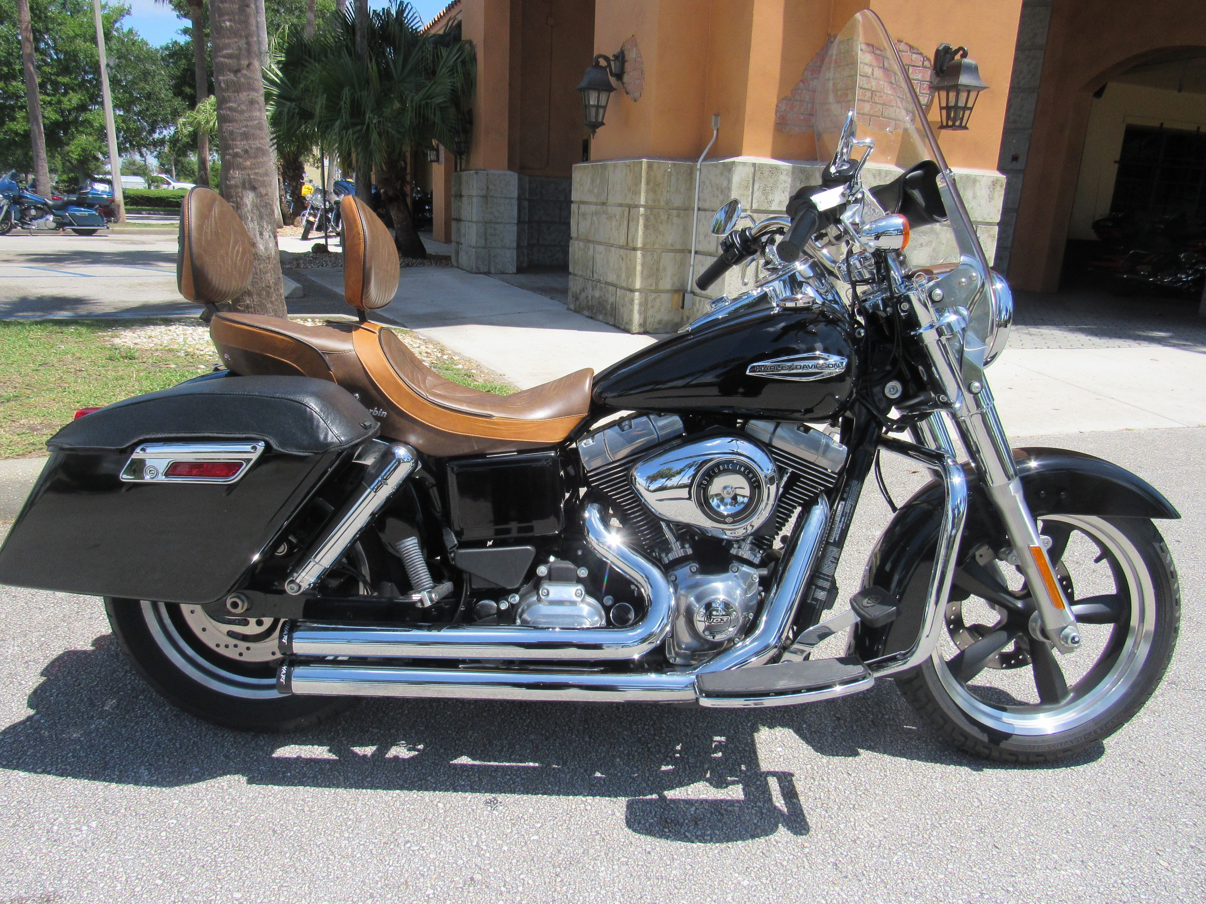2015 Harley-Davidson® FLD Dyna® Switchback™ (Vivid Black), Stuart ...