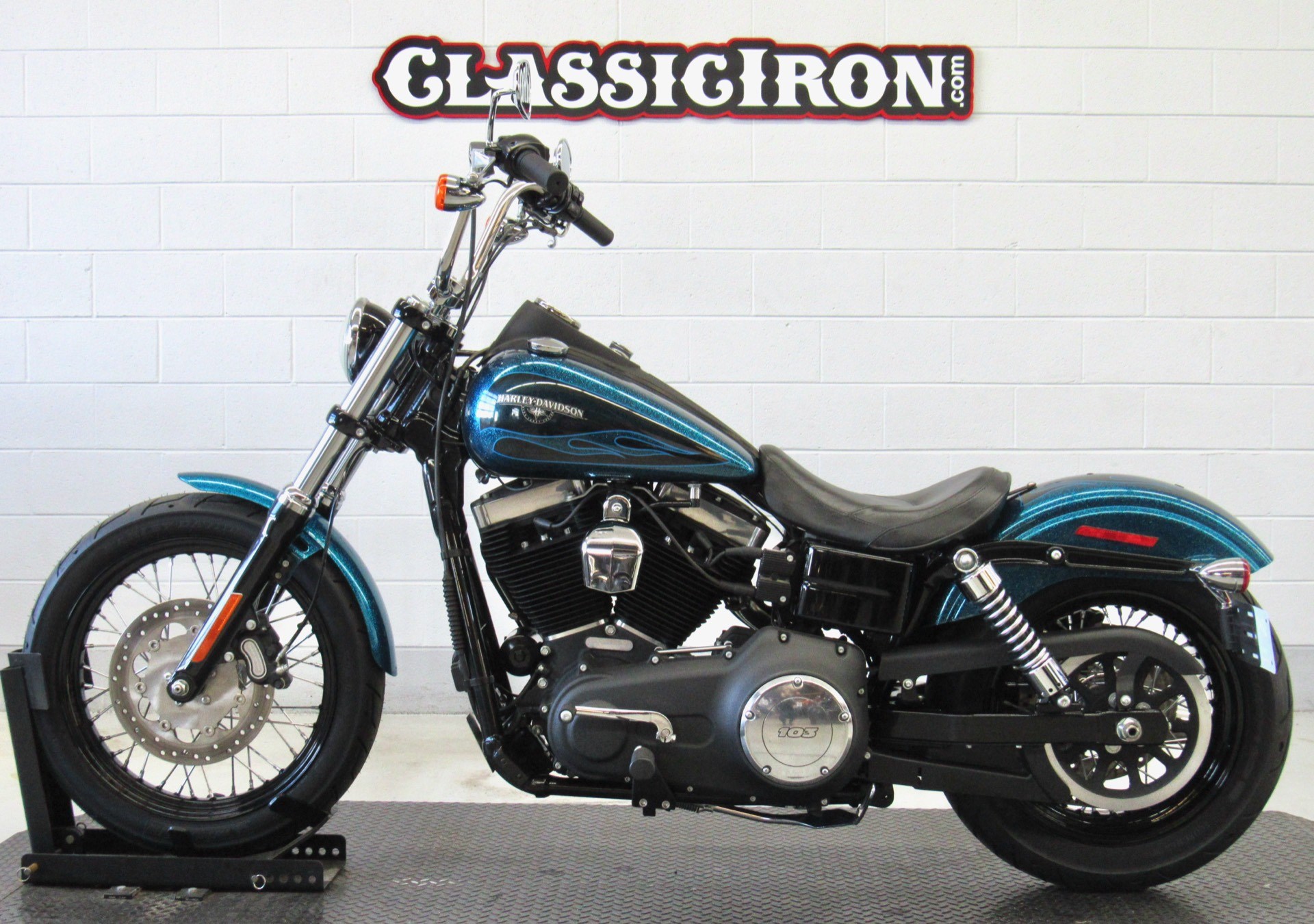 2016 Harley-Davidson® FXDB Dyna® Street Bob® (Hard Candy Cancun Blue ...
