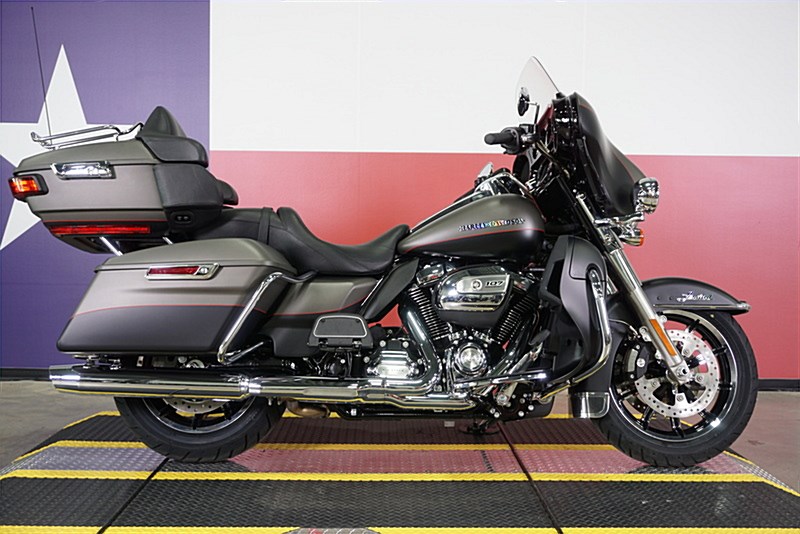 2018 Harley-Davidson® FLHTK Ultra® Limited (Industrial Gray Denim / Black Denim), Bedford, Texas ...