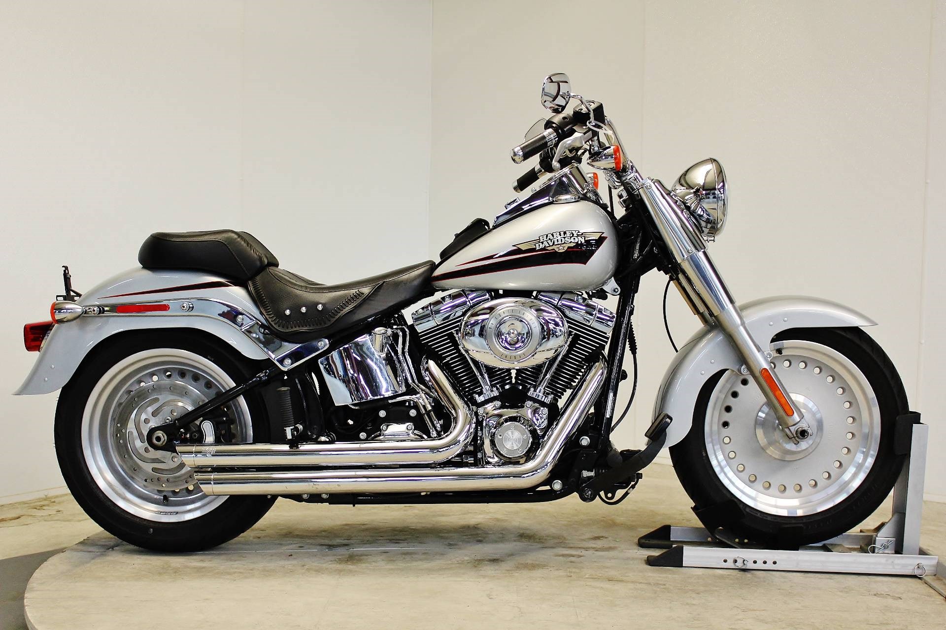 2010 Harley-Davidson® FLSTF Softail® Fat Boy® (Brilliant Silver Pearl ...
