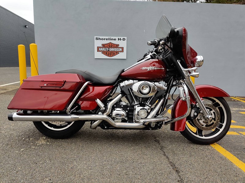 2010 Harley-Davidson® FLHX Street Glide® (Red Hot Sunglo), West Long ...