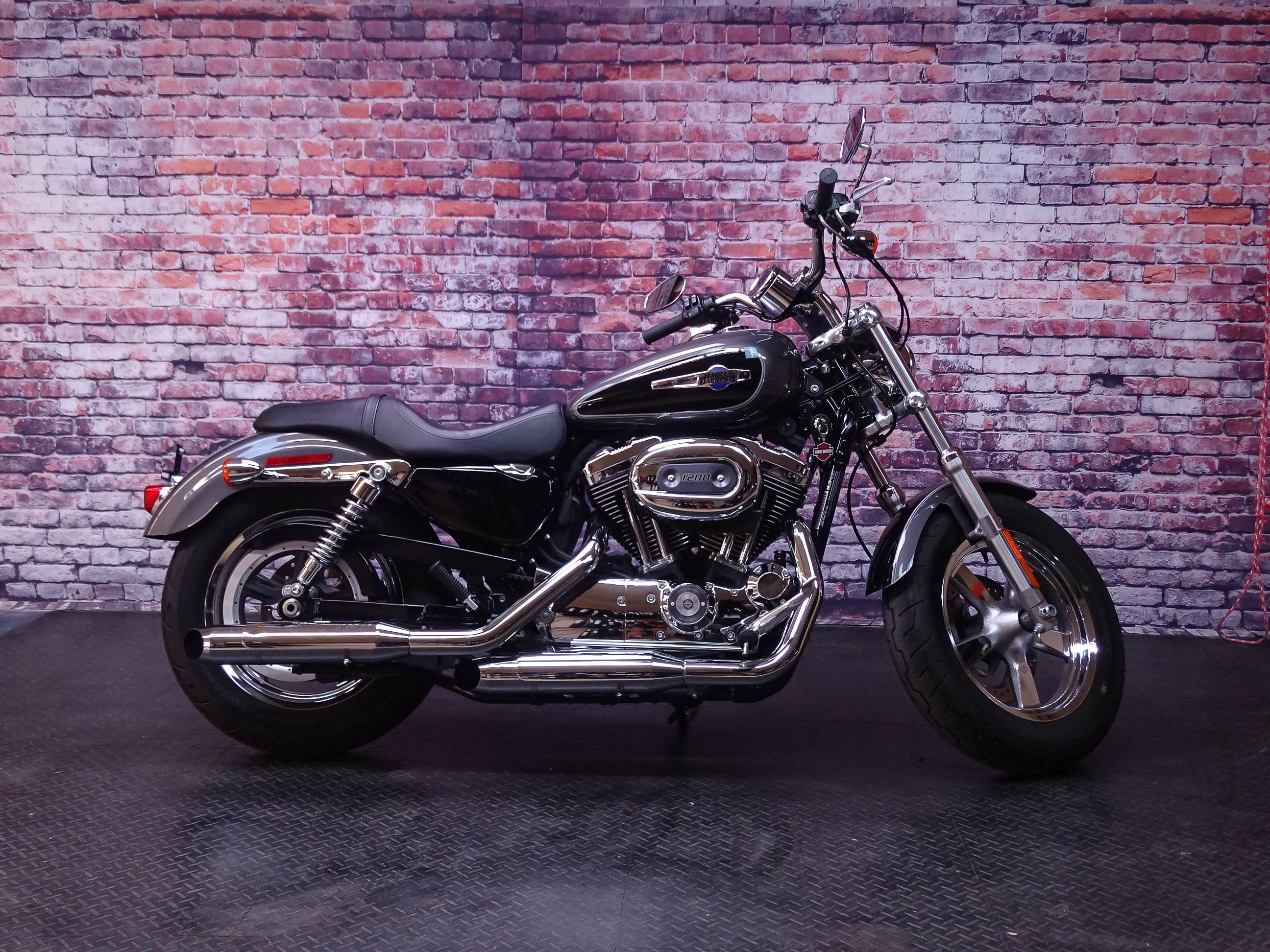 2014 Harley-Davidson® XL1200C Sportster® 1200 Custom (GRAY/BLACK ...