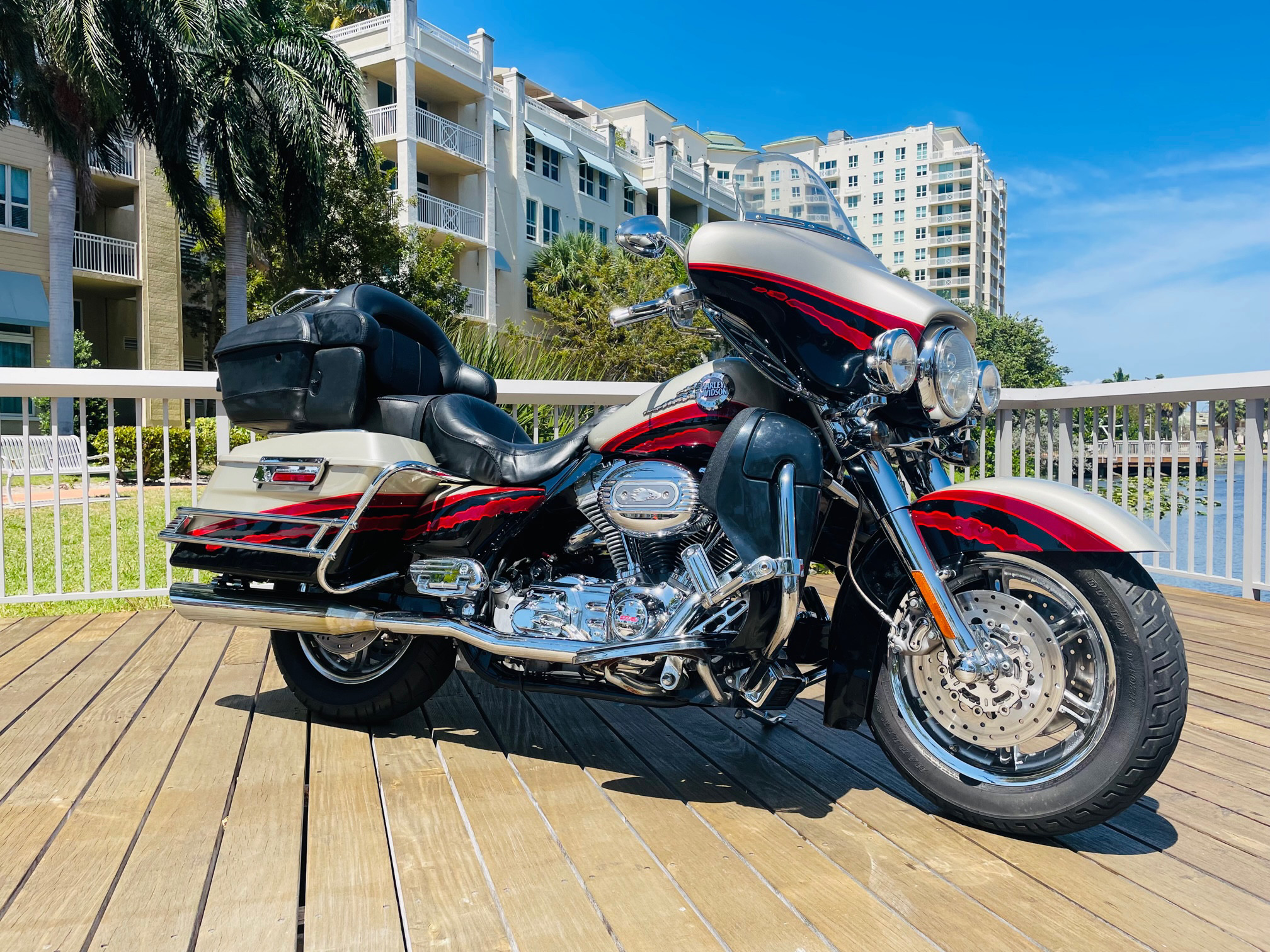 2006 Harley-Davidson® FLHTCUSE Screamin' Eagle® Ultra Classic® Electra ...