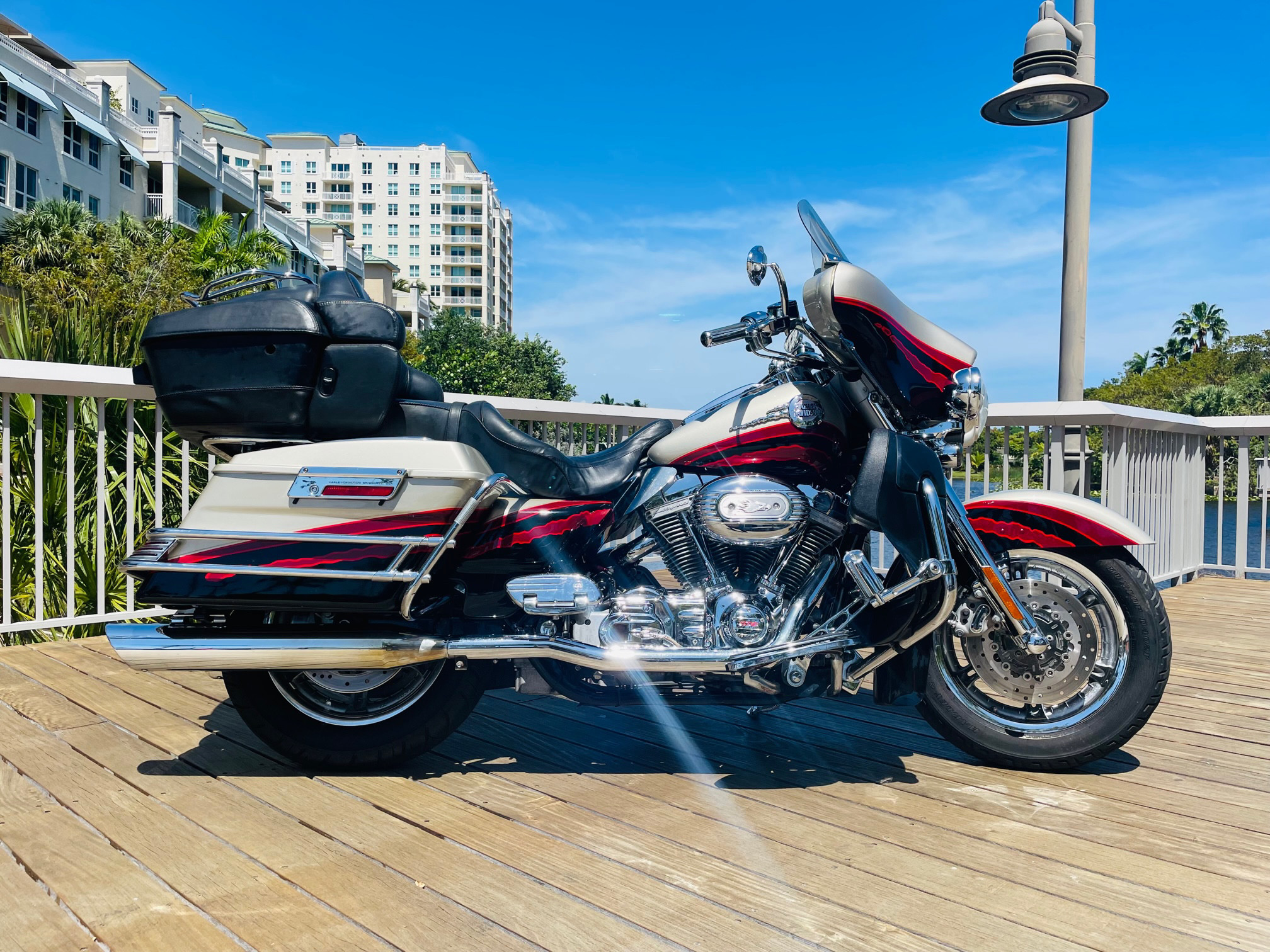 2006 Harley-Davidson® FLHTCUSE Screamin' Eagle® Ultra Classic® Electra ...