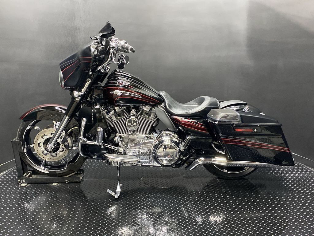 2011 Harley-Davidson® FLHXSE2 CVO™ Street Glide® for Sale in Farmers ...
