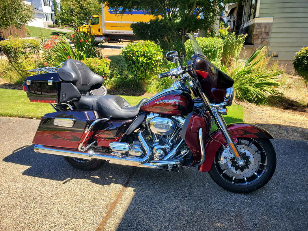 2011 Harley-Davidson® FLHTCUSE6 CVO® Ultra Classic Electra Glide® for ...